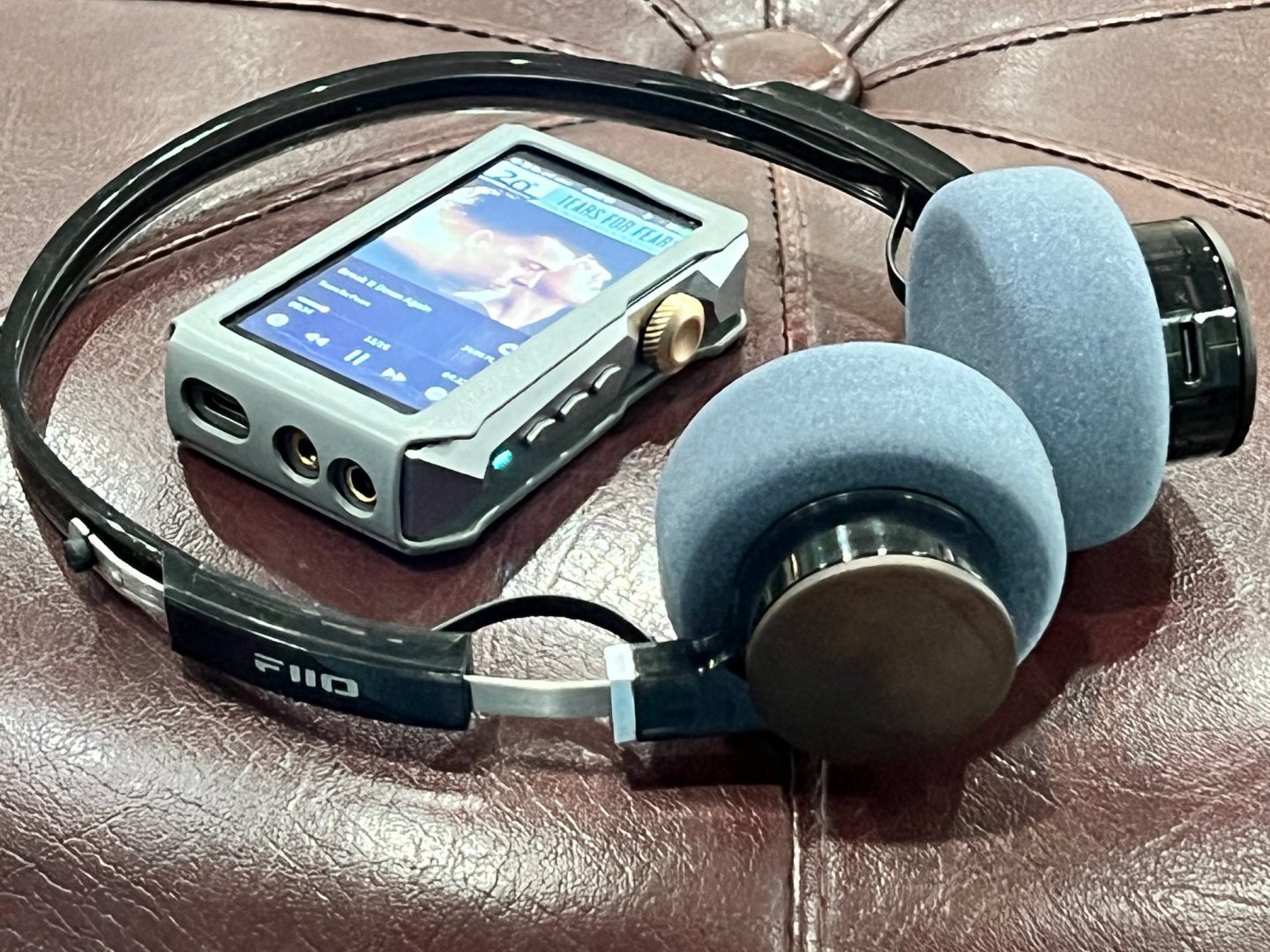 Đánh giá chi tiết FiiO EH11 – Tai Nghe Bluetooth On-Ear Thiết Kế Retro